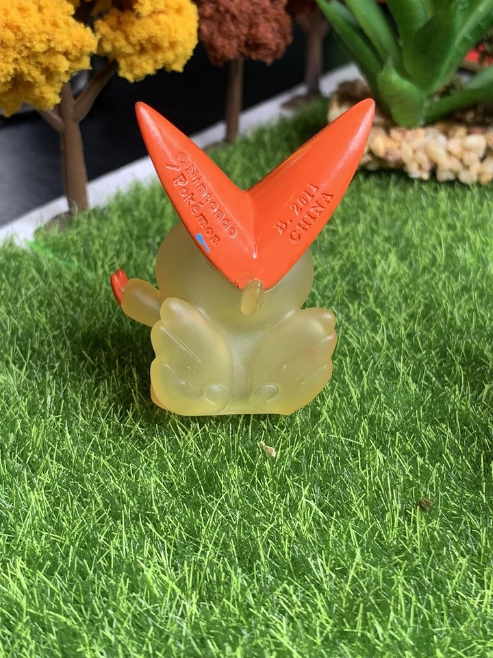 B.2011 Pokemon Finger Puppet Clear Victini Figure Catch Them All ...