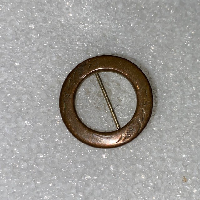 Vintage Bronze Tone Engraved Circular Wreath Pin - Gem