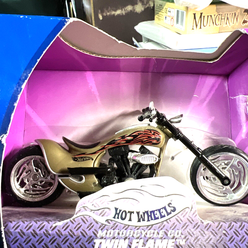 Hot Wheels Motorcycle Twin Flame Chopper Bike Motorcycle Die Cast 1:18 ...