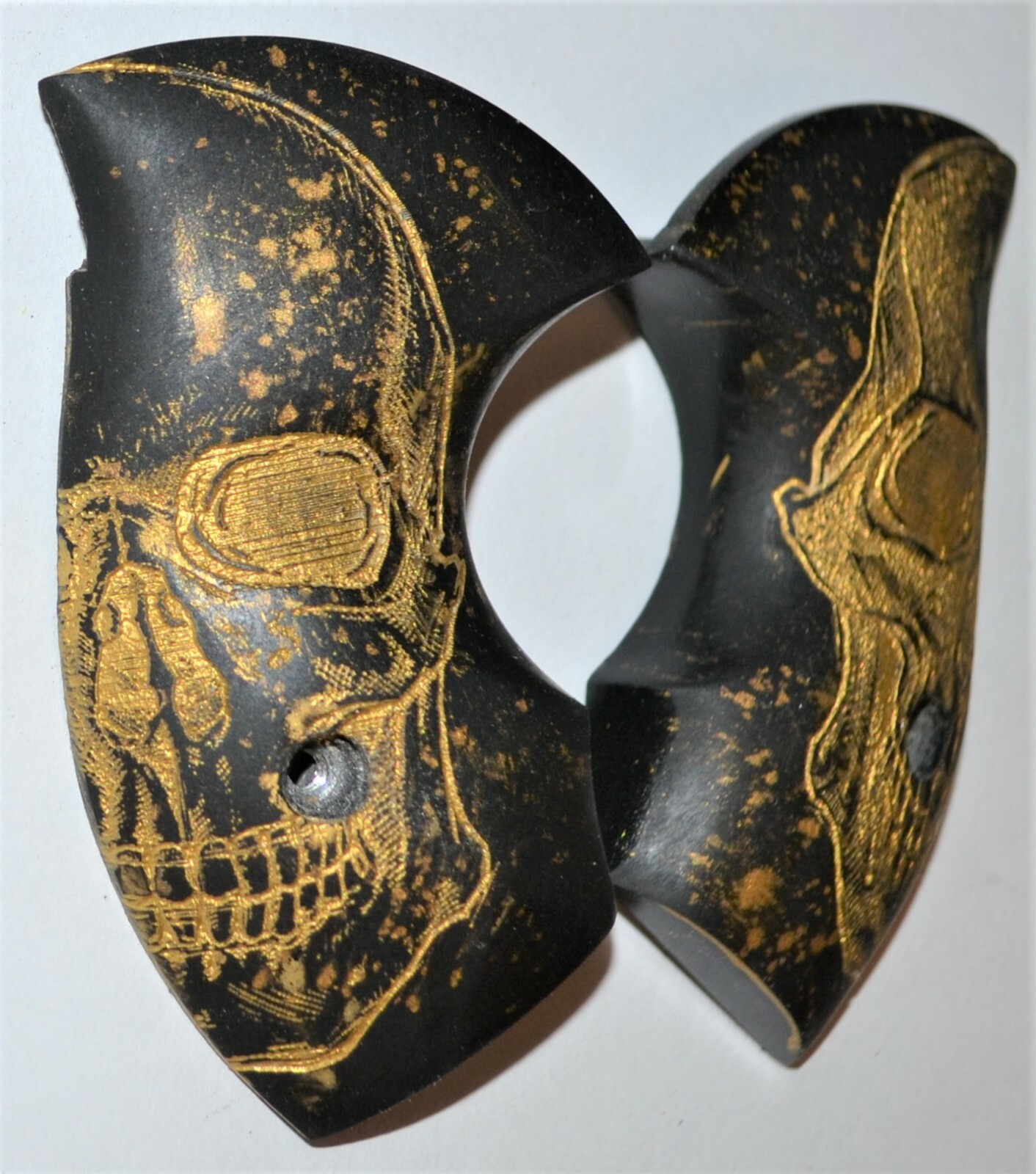 Taurus M85, M605, 856 pistol grips gold speckles with gold skulls ...