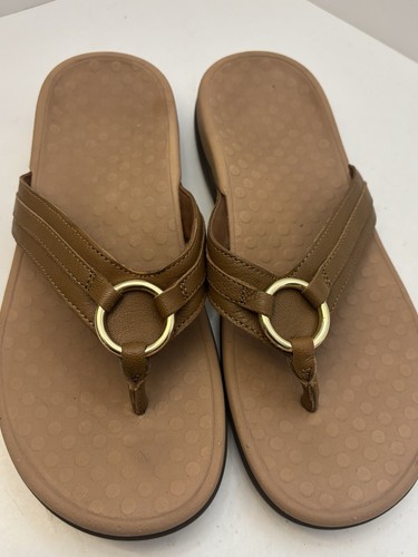 Vionic Sandals Aloe Thong Slide Flip Flop Size 7 Caramel Brown Metal ...