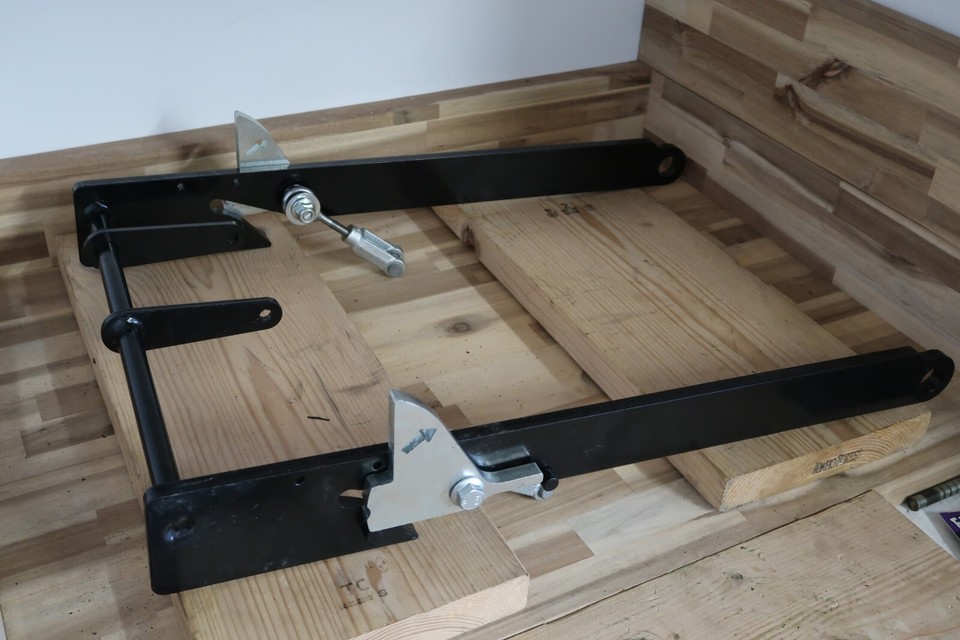 JOHN DEERE 2025R 2026R TRACTOR 60D & 54D MOWER DECK LIFT FRAME LVA22600 ...