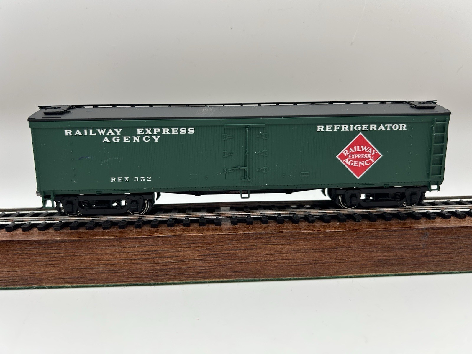 HO Walthers REX Railway Express Agency Wooden Reefer - (NICE) | eBay