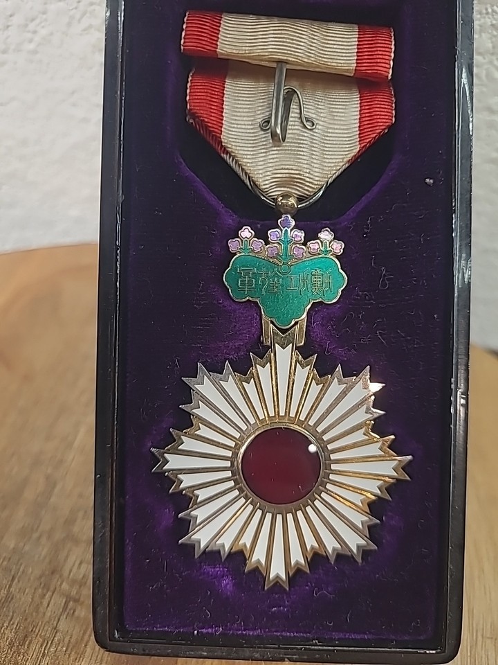 Vtg WWII Japanese Order of the Rising Sun 5th Class Medal Beautiful ...