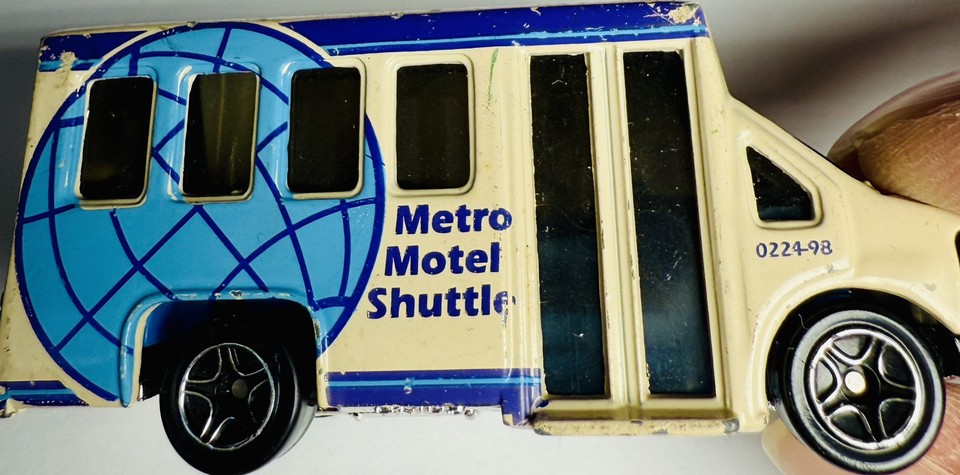 1999 MATCHBOX SUPERFAST #73 CHEVY TRANSPORT BUS METRO MOTEL SHUTTLE 2. ...