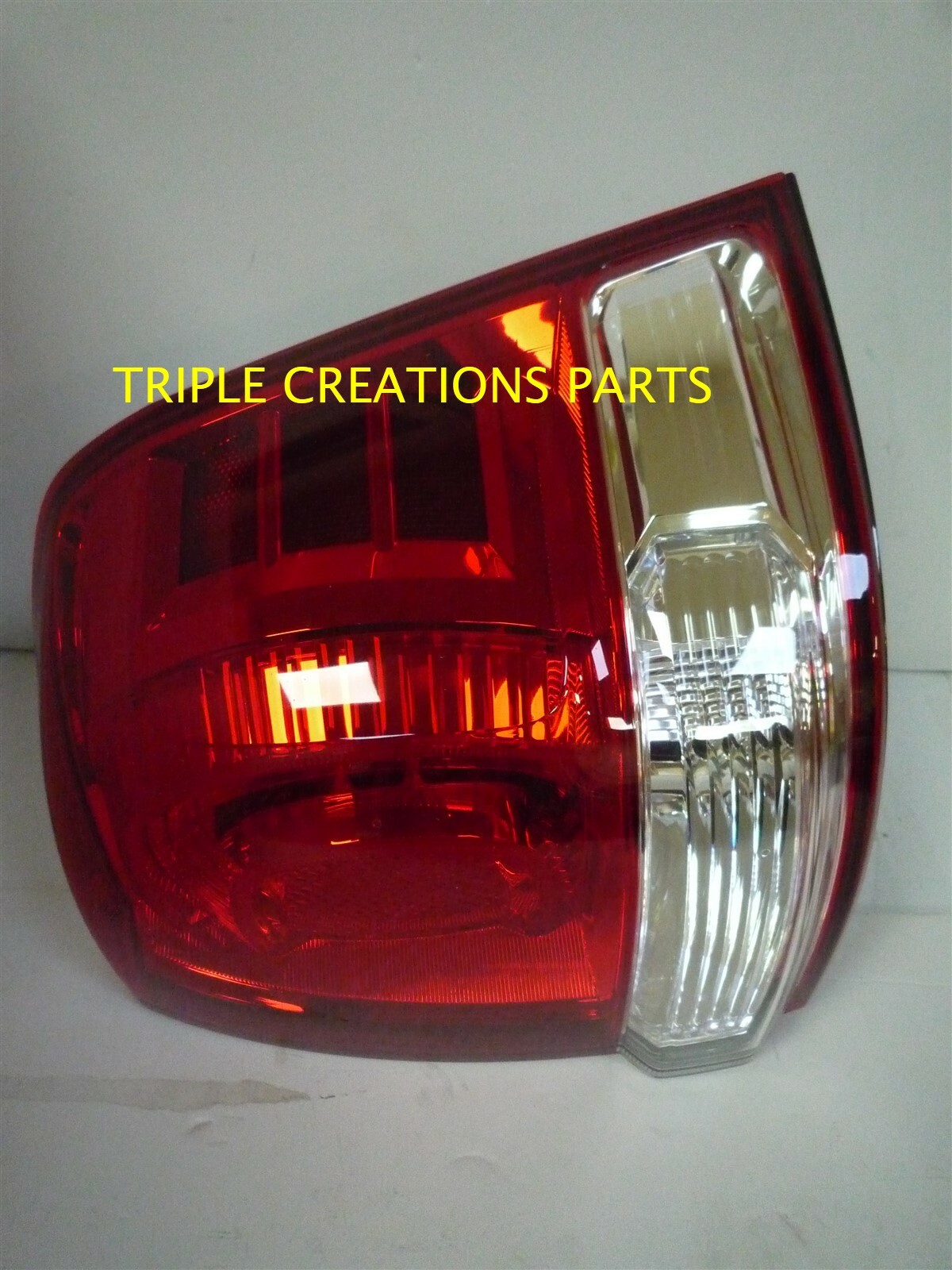 GENUINE OEM TOYOTA LENS & BODY, REAR COMBINATION LAMP, RH 81551-60820 ...
