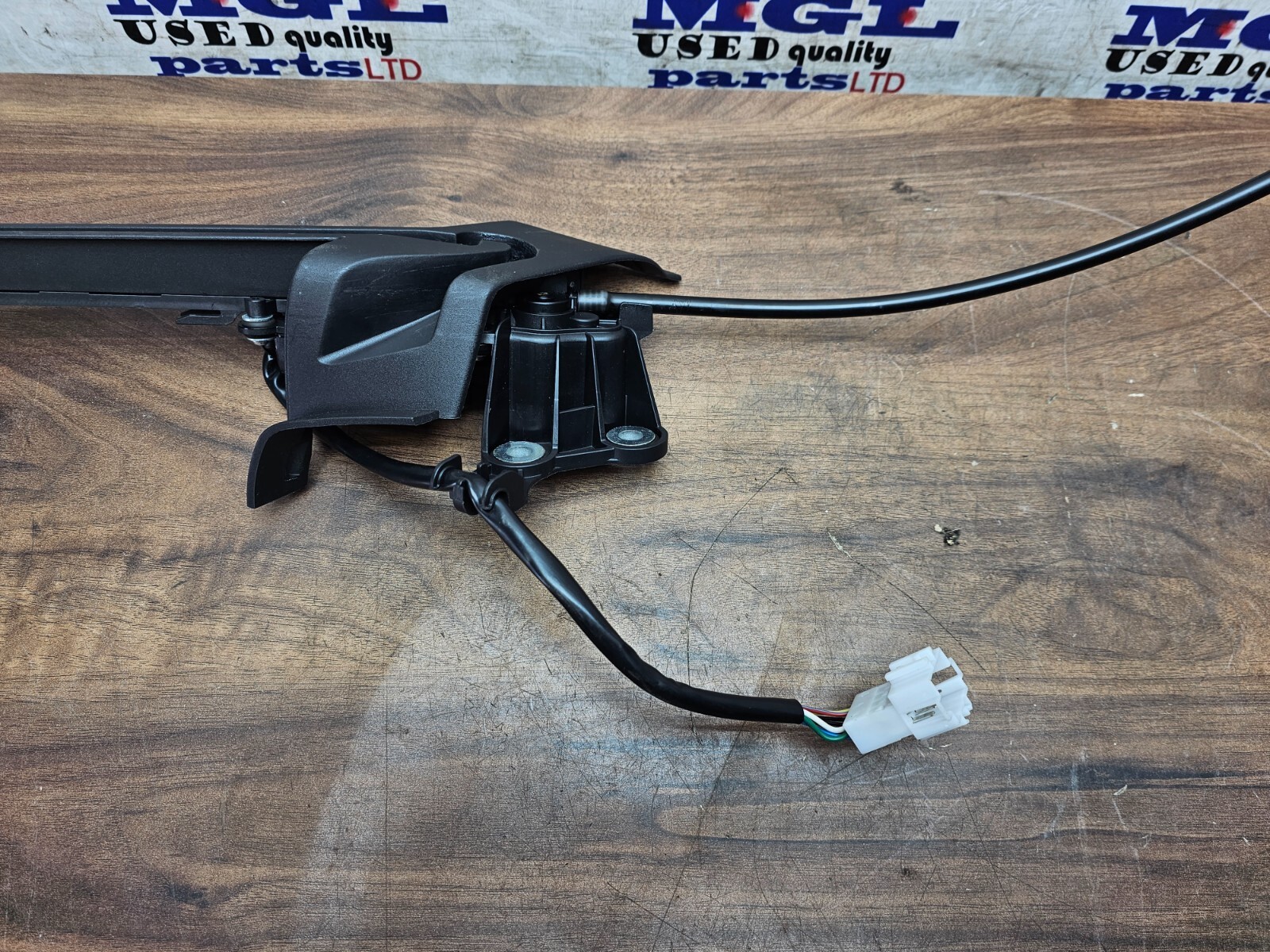 MERCEDES E-CLASS W212 REAR PARCELSHELF MOTOR + RAIL A2128203042 RIGHT ...