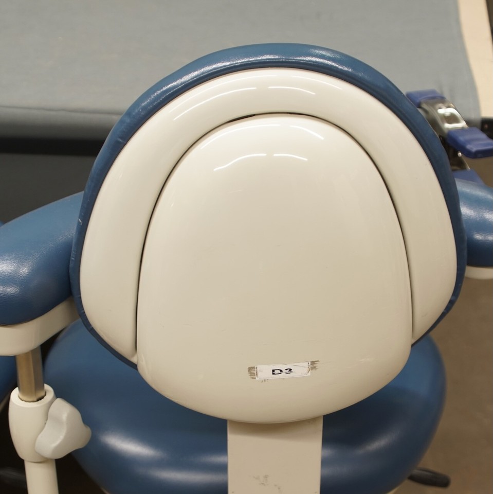 Midmark 153812 Dental Assistant Stool + 153811 Doctor Stool - Lot Of 2 ...