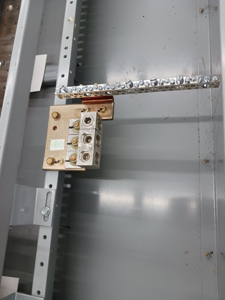 EATON 800 AMP MAIN BREAKER PRL4B PANELBOARD 208Y/120 V 3PH 4W 42 CIR ...