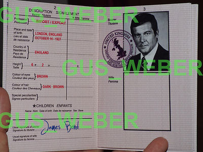 007 JAMES BOND PASSPORT PROP Roger Moore The spy who loved me Live and ...