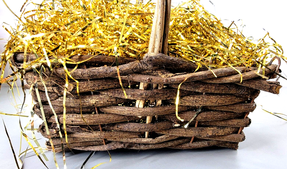 Nice Medium Sized Wood Stick Woven basket / Easter basket. Handled ...