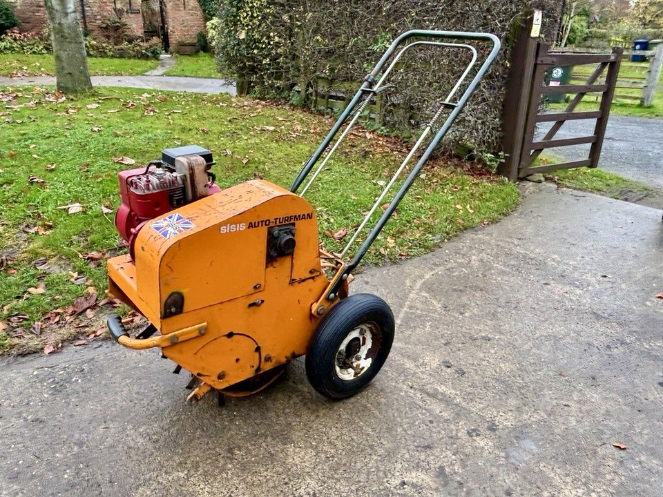 SISIS Auto turfman Commercial Grade Petrol Aerator With Briggs ...