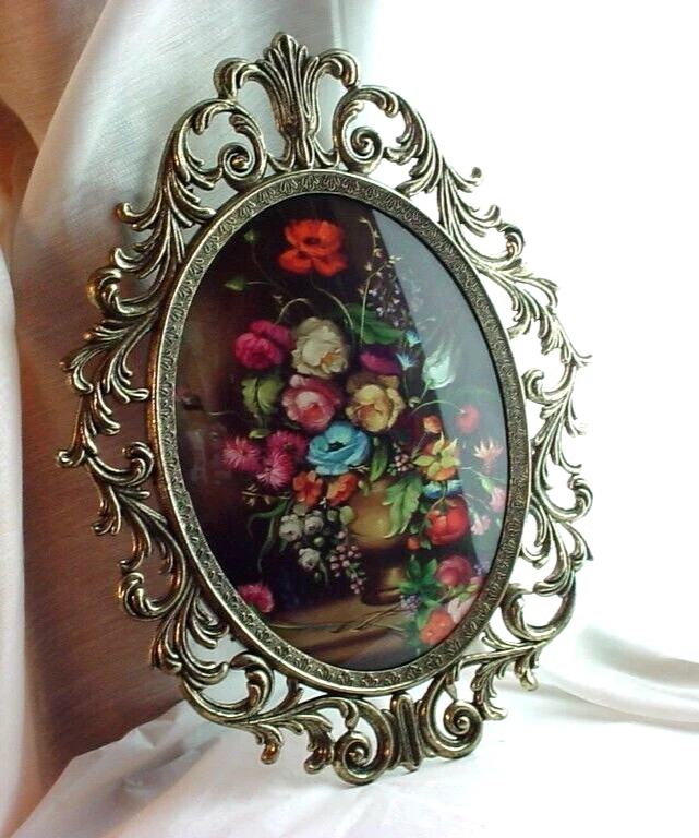 Vintage Oval Frames Design