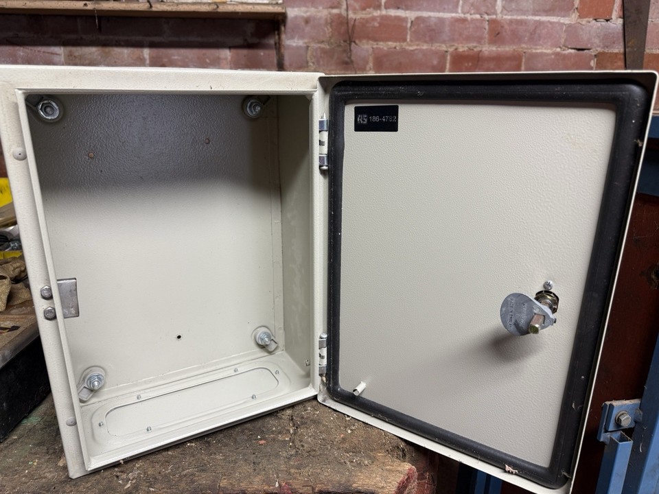 Electric enclosure, plastic coated steel Housing 400x300x150 lockable ...