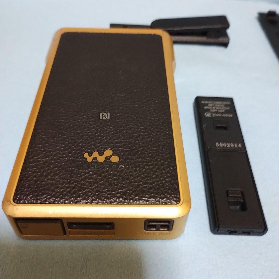 Sony NW-WM1Z NM Hi-Res Digital Audio Player Walkman Gold 256GB Working ...