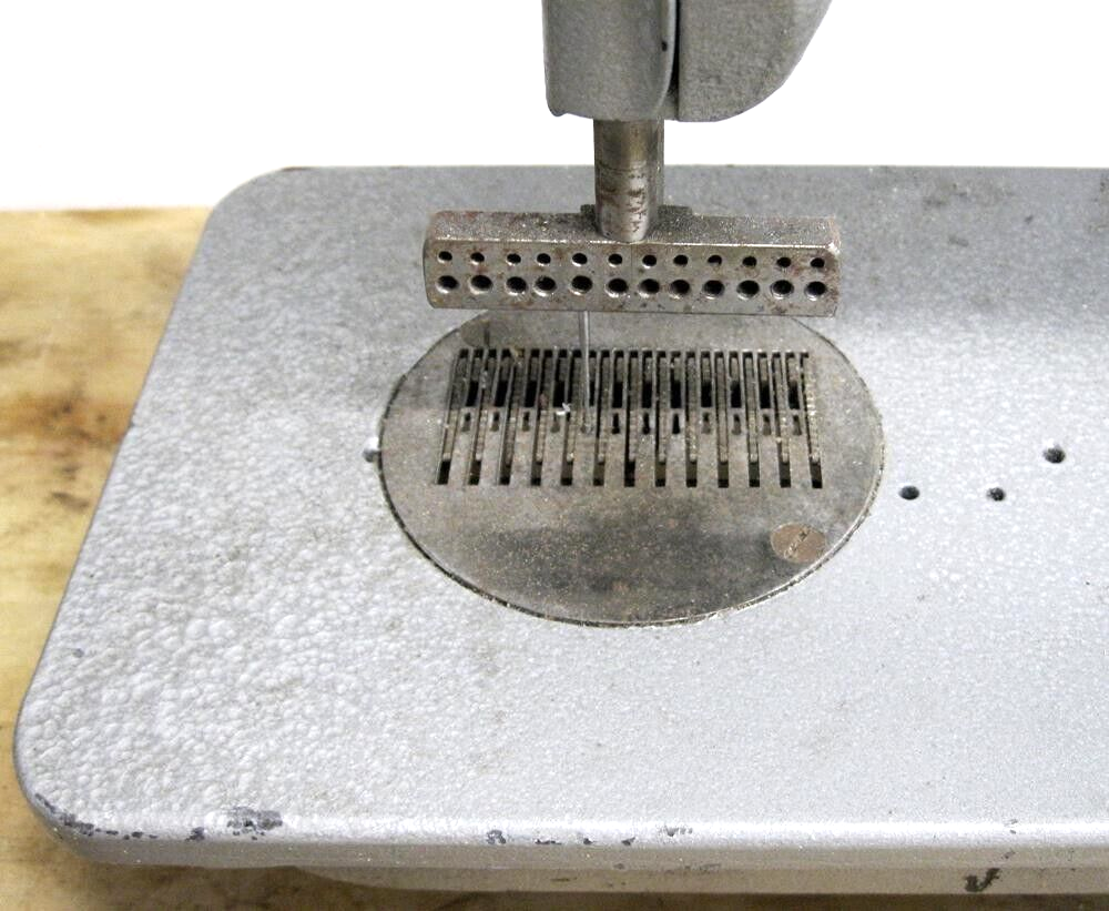 SINGER 52 X PRAZAK SPECIAL 12-Needle 3/16 Spacing Industrial Sewing ...