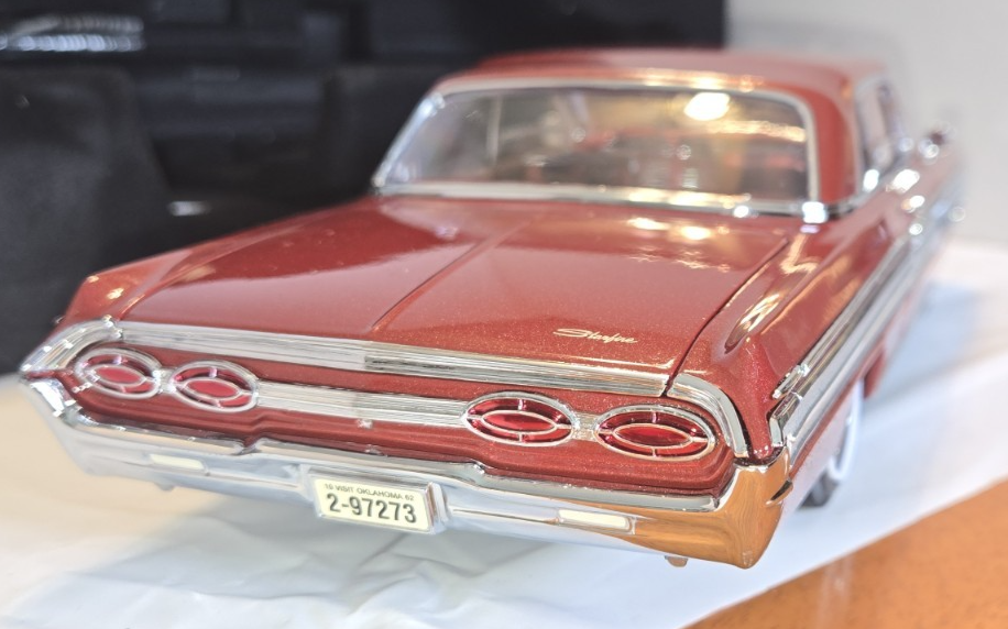 Oldsmobile Starfire Coupe 1962 Red Metallic 1:18 Signature Series | eBay
