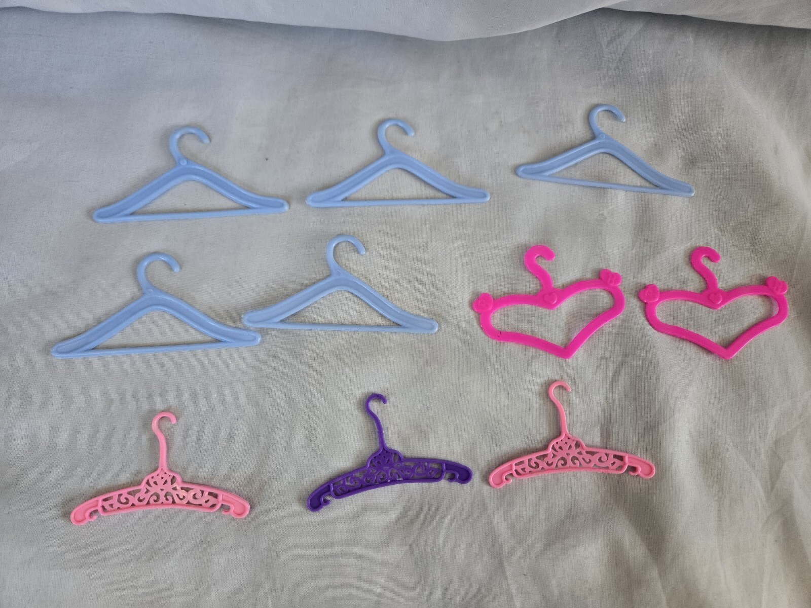 LOT OF 10 VINTAGE PLASTIC DOLL CLOTHES HANGERS Barbie 2 Are New Style ...