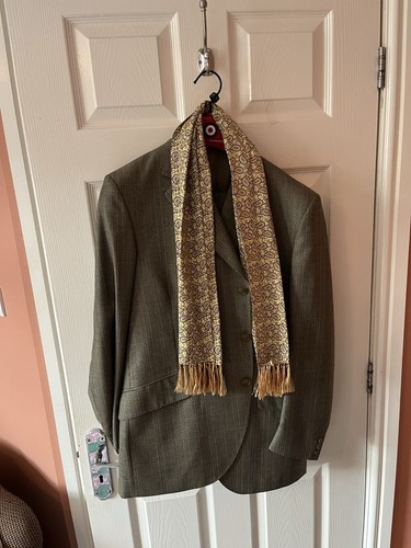 Vintage Crombie Tweed 2 Piece Suit With Yellow Silk Cravat Excellent ...