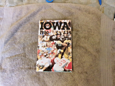 1980 IOWA FOOTBALL MEDIA GUIDE Yearbook HAYDEN FRY Program BOB STOOPS ...