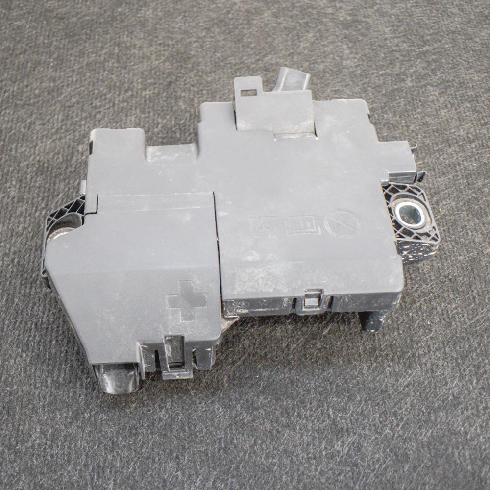 VOLVO XC40 2.0 T4 AWD Battery Terminal Clamp Fuse Box 32200334 140kw ...