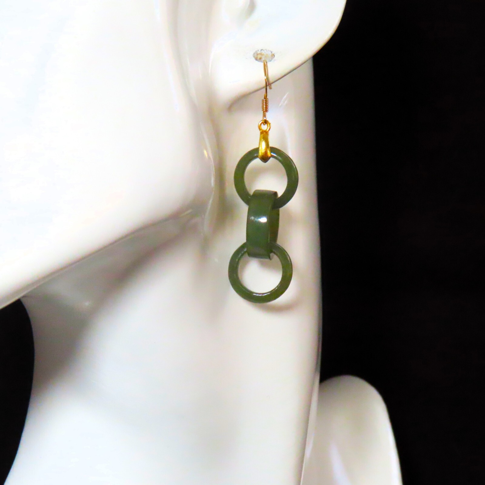 Chinese Carved Green Jadeite Jade Devil's Work Interlocking Circles ...