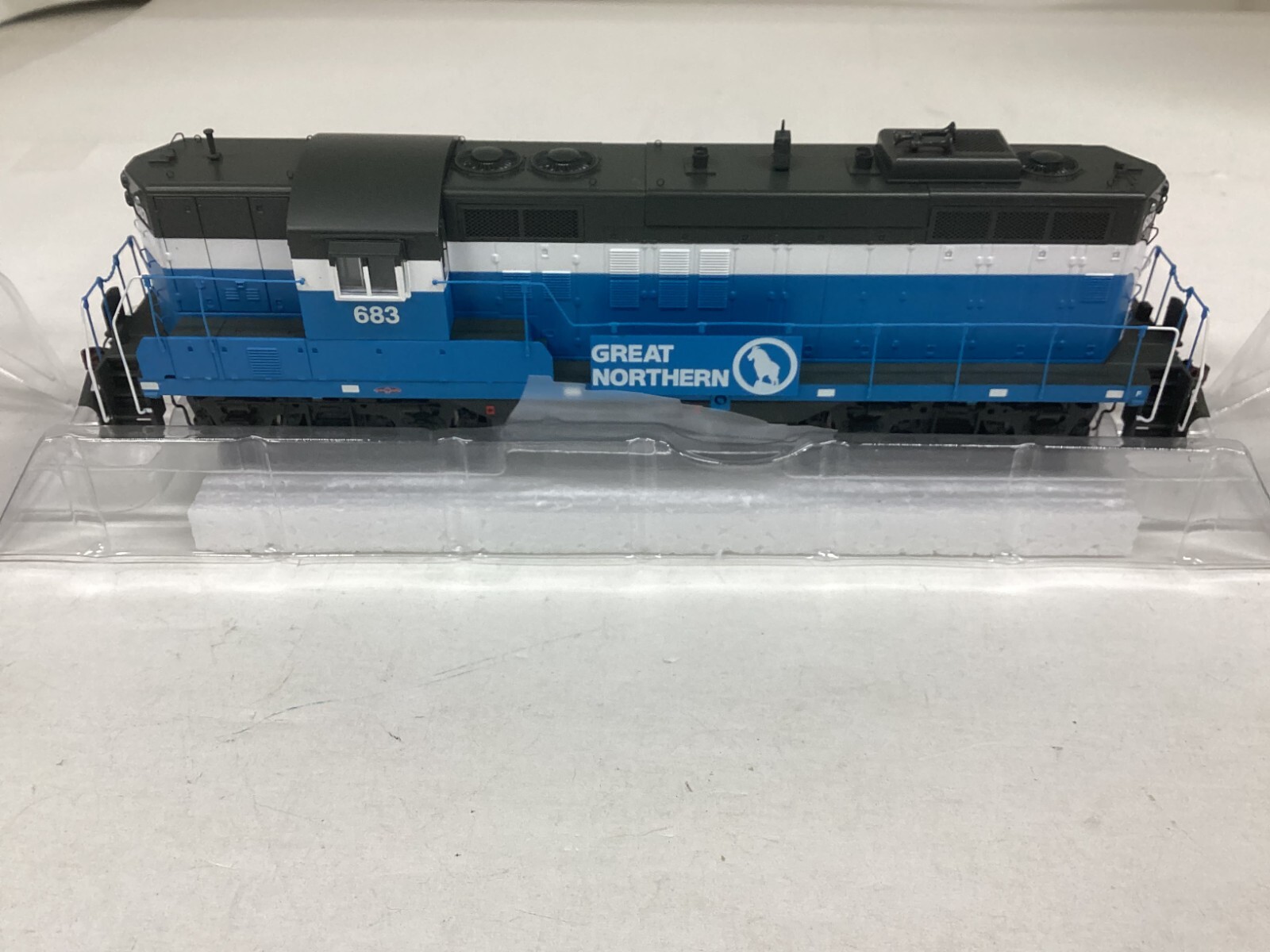 Athearn Genesis #G82275 HO scale “GN” GP9 DCC & SOUND ready Rd.#683 | eBay