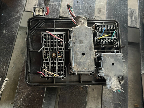 OEM 2009-2011 Chevrolet HHR Fusebox Fuse Box Relay Module 20782975 ...