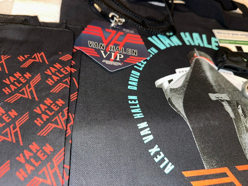 VAN HALEN RARE 2015 VIP TOTE BAG TOUR RING PASSES GUITAR PICKS BANDANA ...