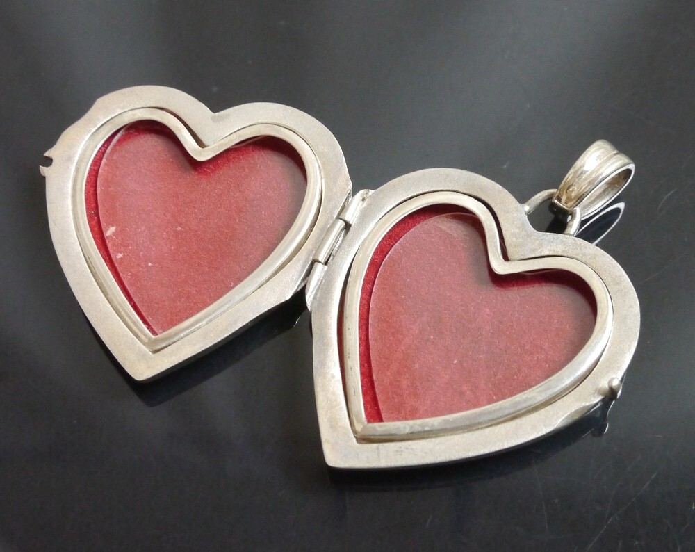 Authentic Tiffany & Co. Charm Locket Photo Heart big Authentic Tiffany & Co. Charm Locket Photo Heart big