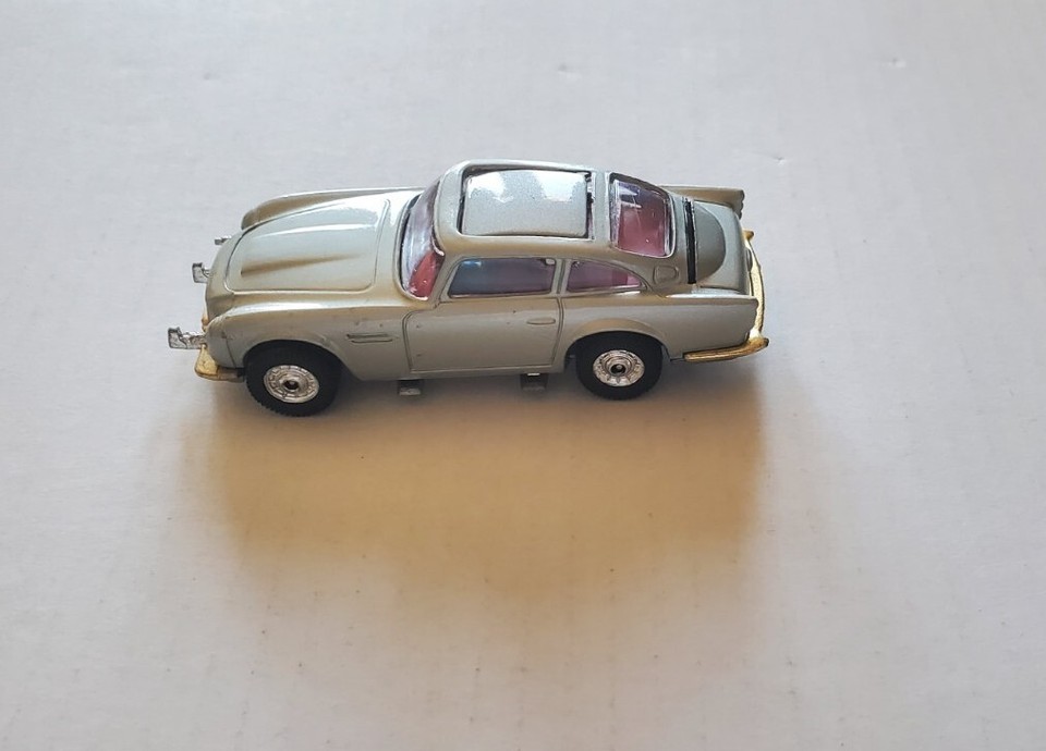 CORGI 007 JAMES BOND ASTIN MARTIN # 270 | eBay