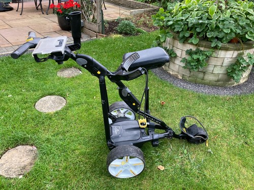 Powakaddy FW5 Electric golf trolley in good used condition Plug And ...