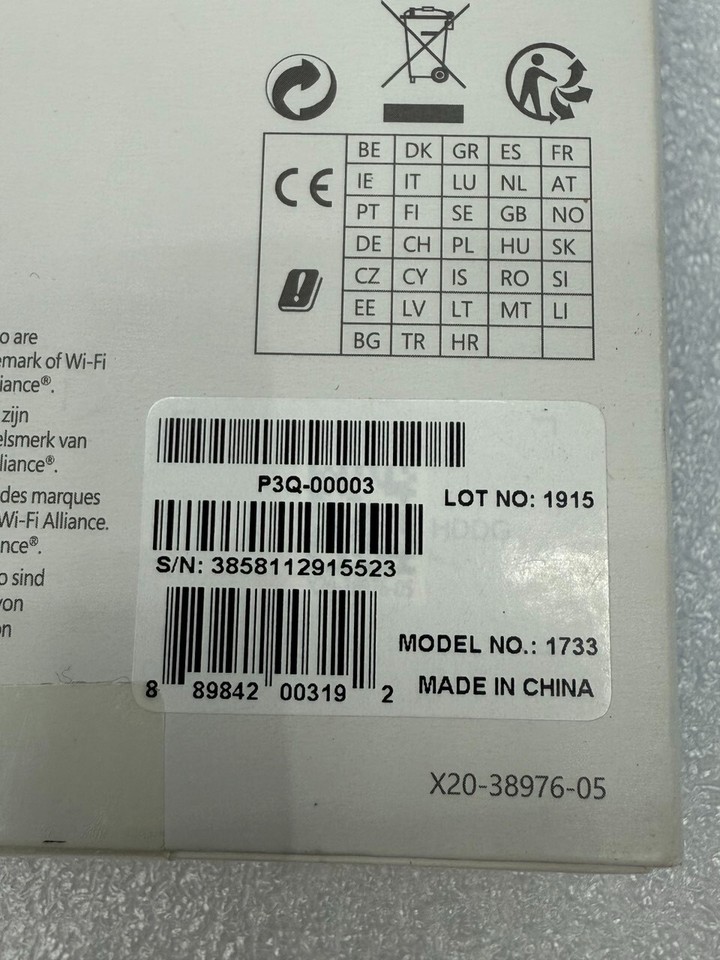 Microsoft Wireless Display V2 Adapter Model 1733 Mircast HDMI & USB ...