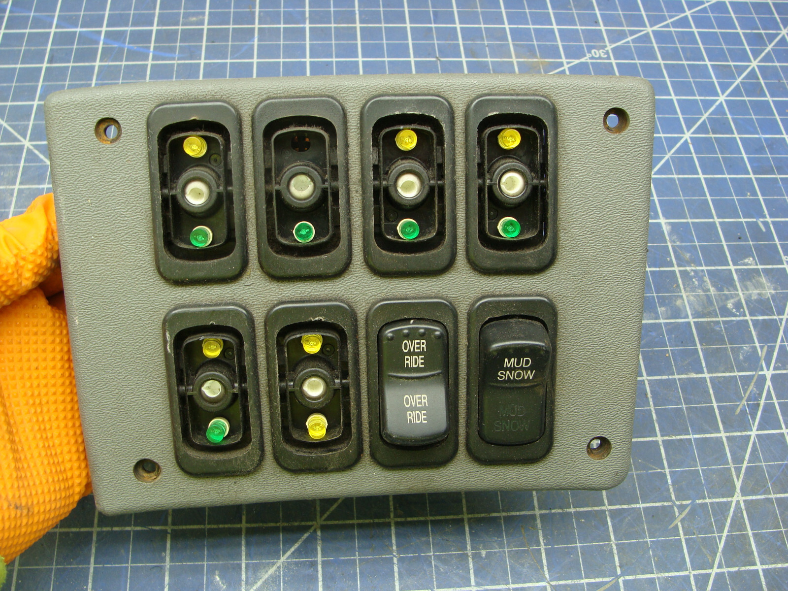 2004 MCI E4500 MOTOR COACH SWITCH PANEL P2-PT-03011911 (MISSING ROCKER ...