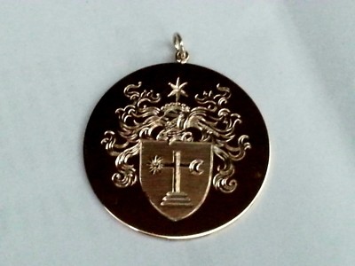 Family crest pendant made to order by the Hatton Garden hand engraver F ...
