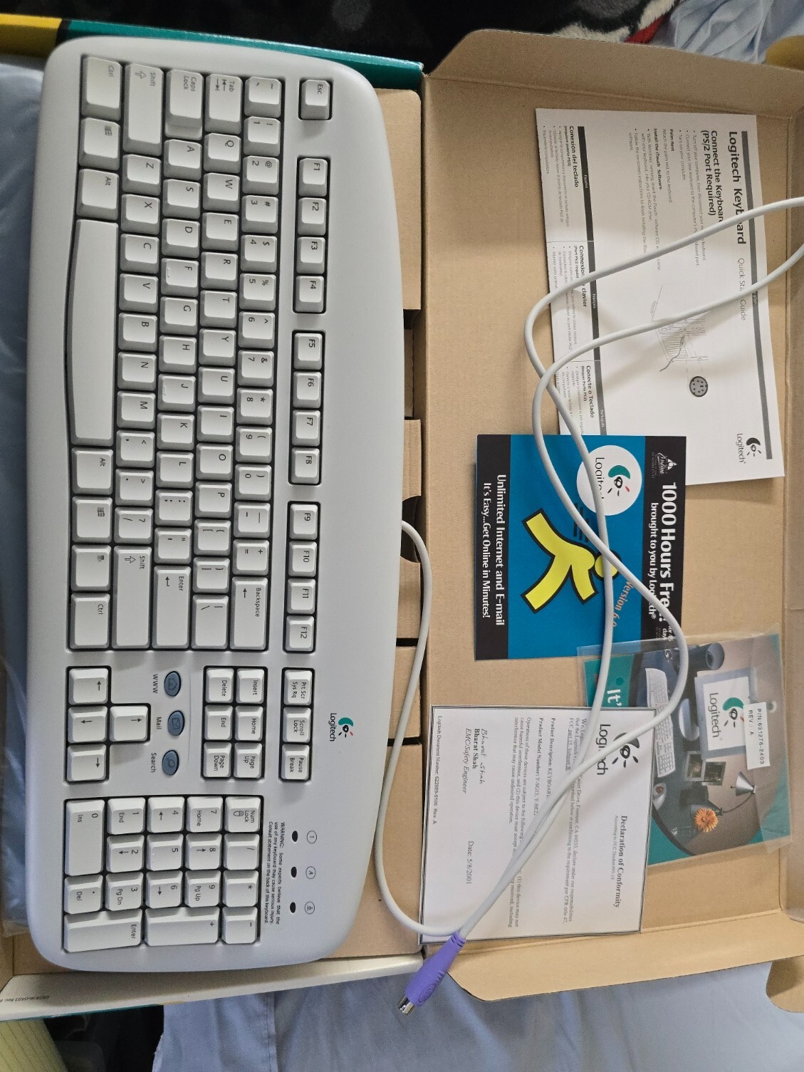 Logitech Internet Deluxe Access 104 Keyboard Windows 95/98/NT/2000 PS2 ...