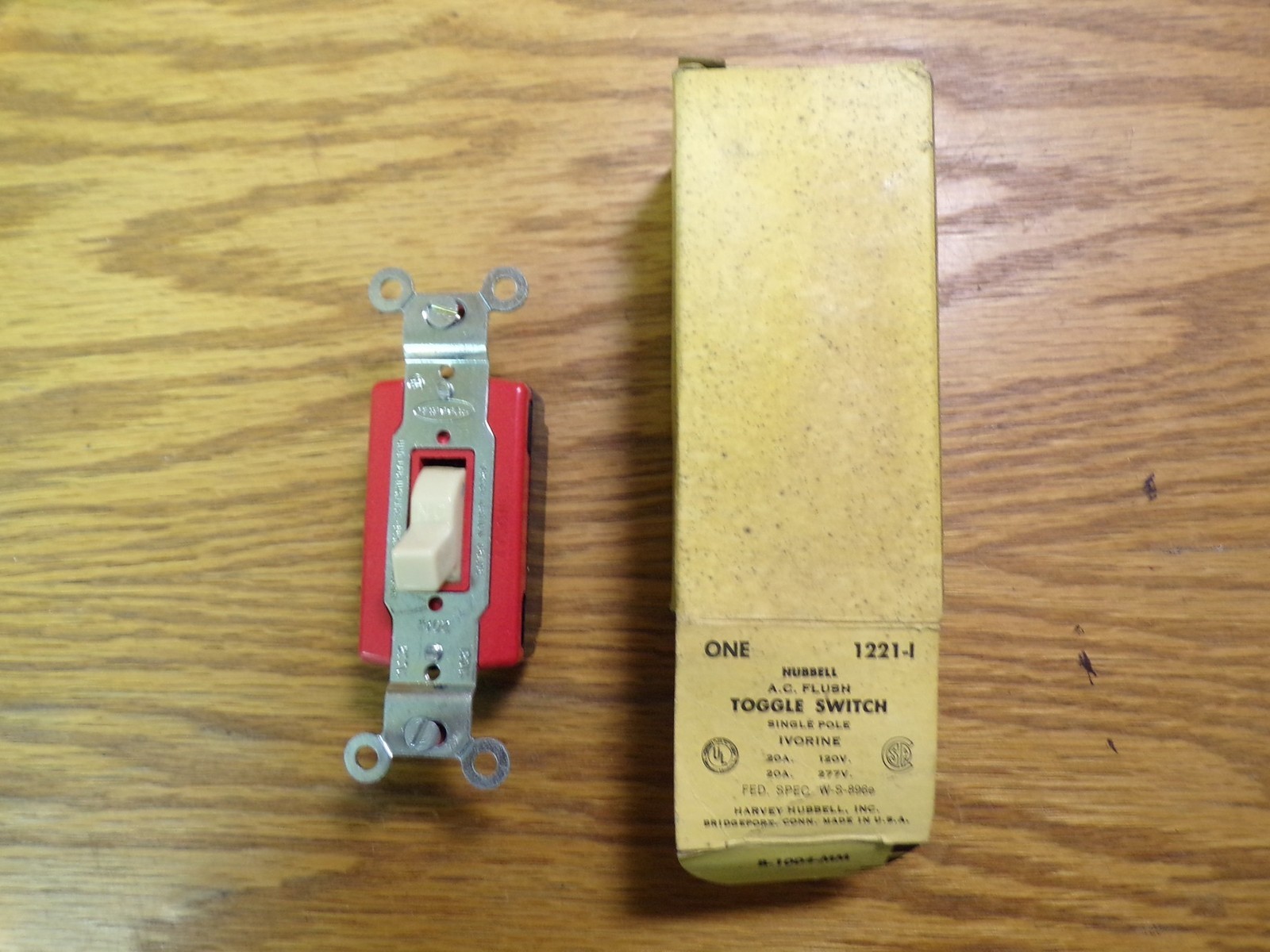 NEW Hubbell 1221-1 AC Flush Toggle Switch Single Pole *FREE SHIPPING ...