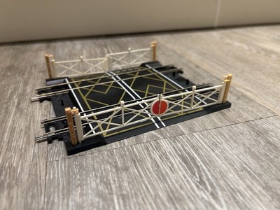 Hornby double track level crossing with gates for OO gauge model train ...
