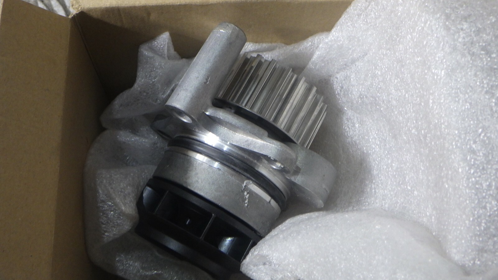 Audi TT 8j 2.0 TFSI Water Coolant Pump Genuine 06F121011X for sale ...