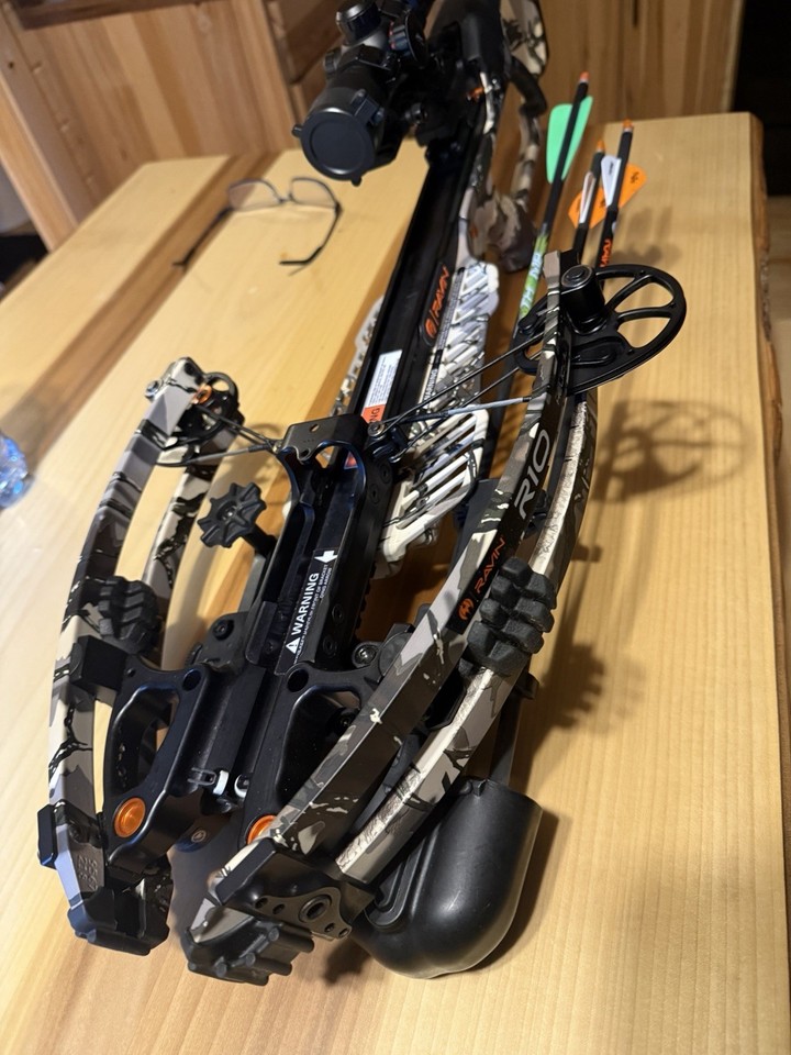 Ravin R10 Compound Crossbow Camouflage with Case and Arrows for Hunting ...
