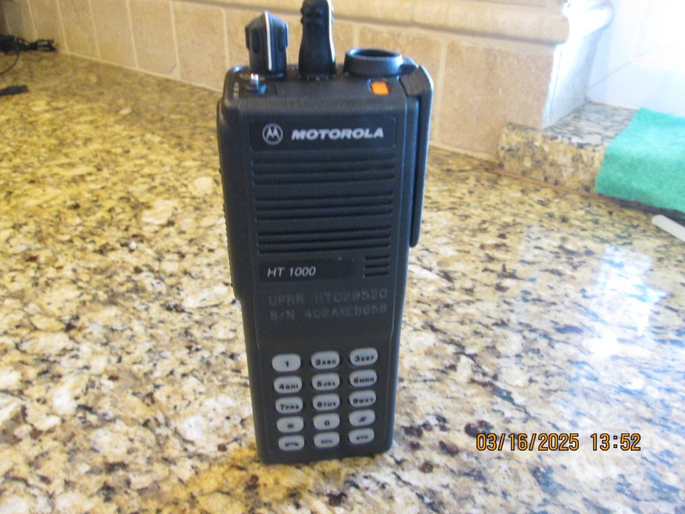 Motorola HT1000 VHF H01KDC9AA3DN 16 channel. New Rare package for UPRR ...