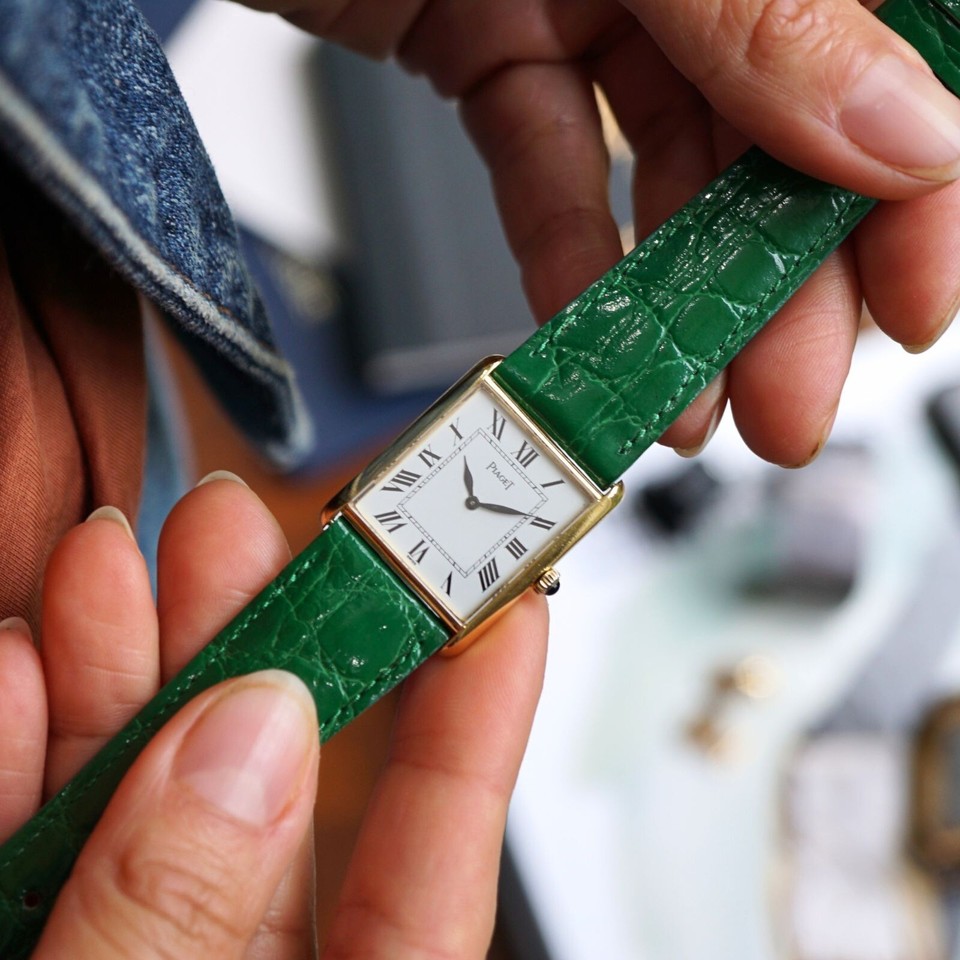 Piaget Vintage Tank 18k Gold Ultra Thin Small 23 mm 9P Manual Wind ...