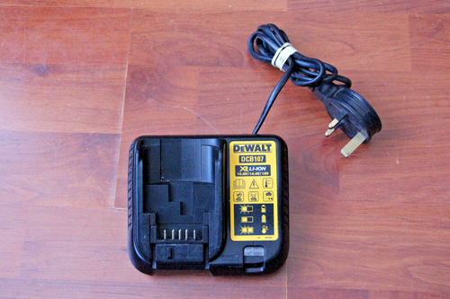 GENUINE DEWALT DCB107 MAINS BATTERY CHARGER. | eBay