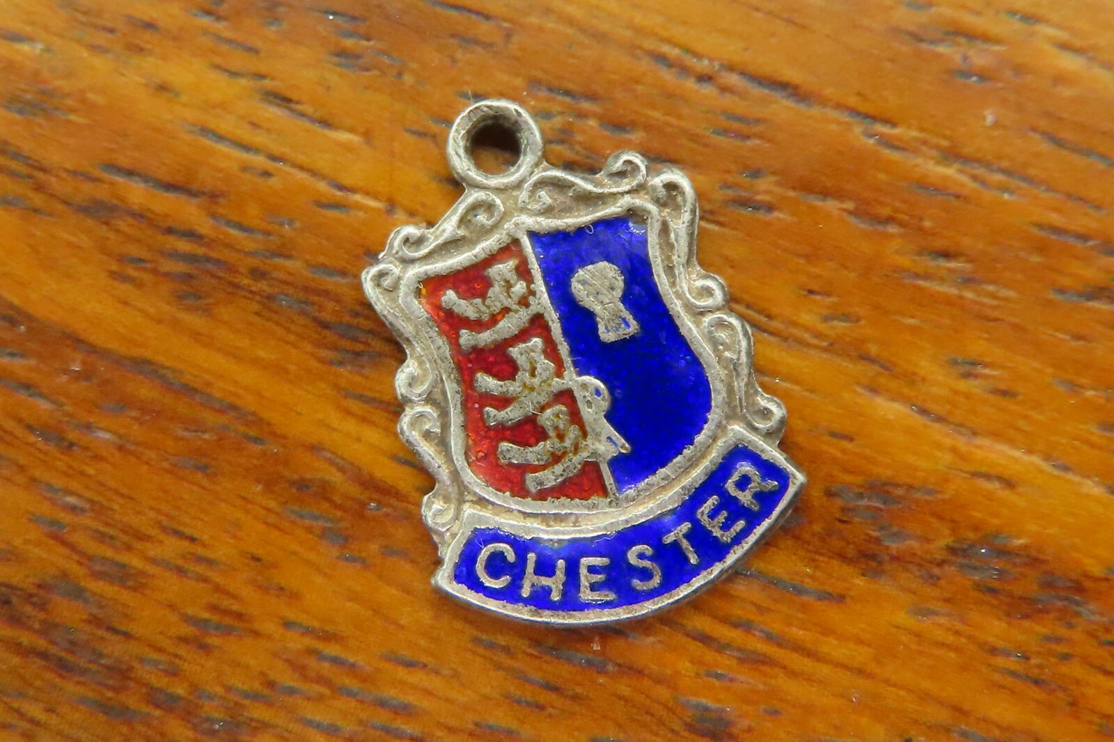 Vintage silver CHESTER COAT OF ARMS CREST ENGLAND TRA… - Gem