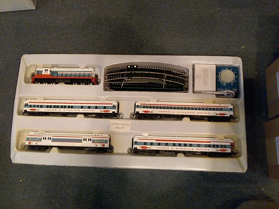 IHC JAMES E STRATES SHOWS HO SCALE TRAIN SET NEW IN SET BOX | eBay