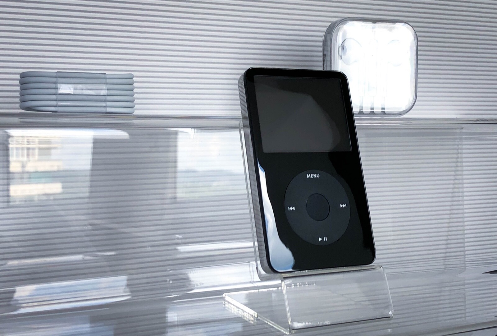 Apple MA446LL/A A1136 iPod 5th Generation 30GB Digital Player - Black ...