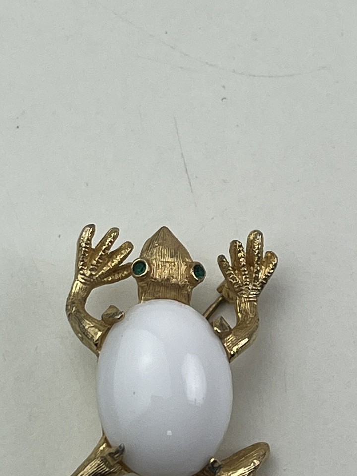 DeNicola Vintage Tree Frog Toad Brooch Milk Glass Green Eyes | eBay