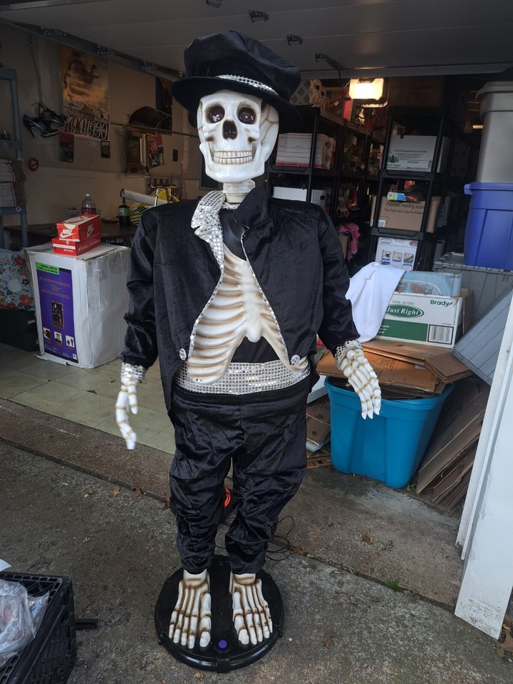 Gemmy Life Size 5’ Singing Dancing Skeleton Animatronic Halloween ...