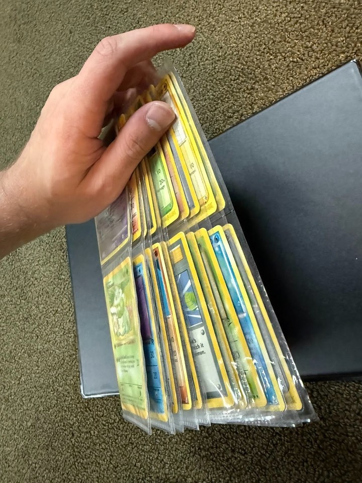 Pokemon Card Binder Lot – SHADOWLESS 1ST EDITION BULBASAUR - Vintage ...
