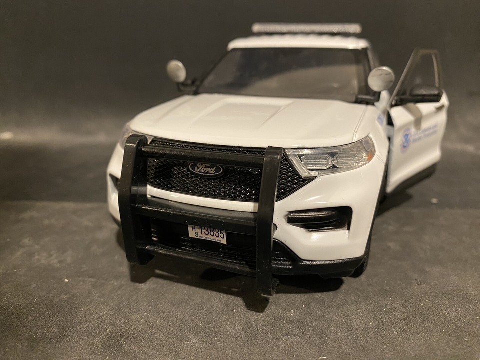US CUSTOMS AND BORDER PROTECTION CBP 1/24 Scale 2022 Ford Explorer | eBay